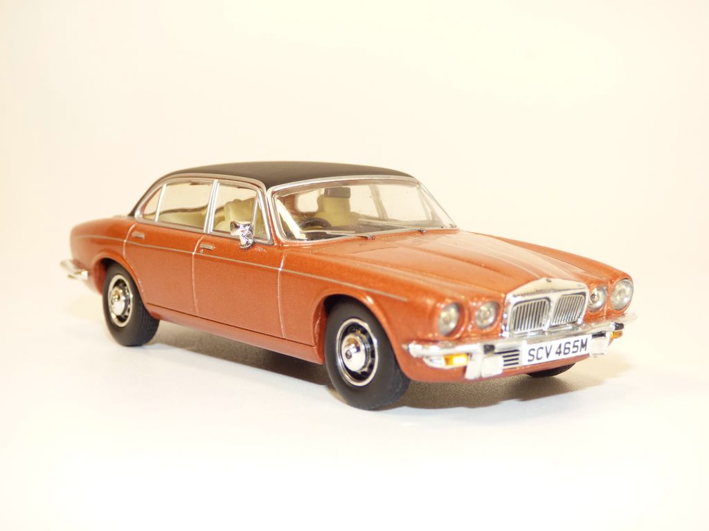 Jaguar - DAIMLER double-six series 2 VANDEN PLAS corail 1/43 ...