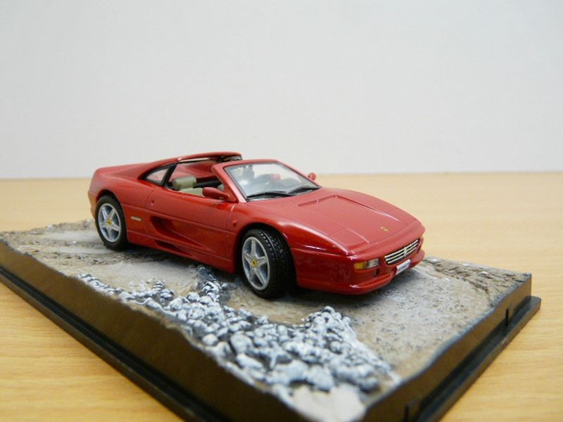 Diorama FERRARI F355 GTS Spider James Bond Film GOLDENEYE 1/43 ...