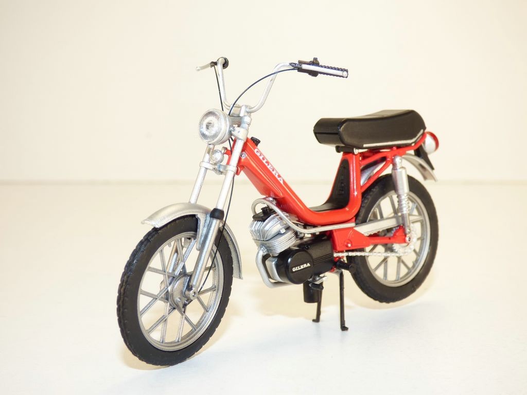 Moped Gilera CB1 1976 Red MAGMOT036 échelle1/18 LEO MODELS for sale ...