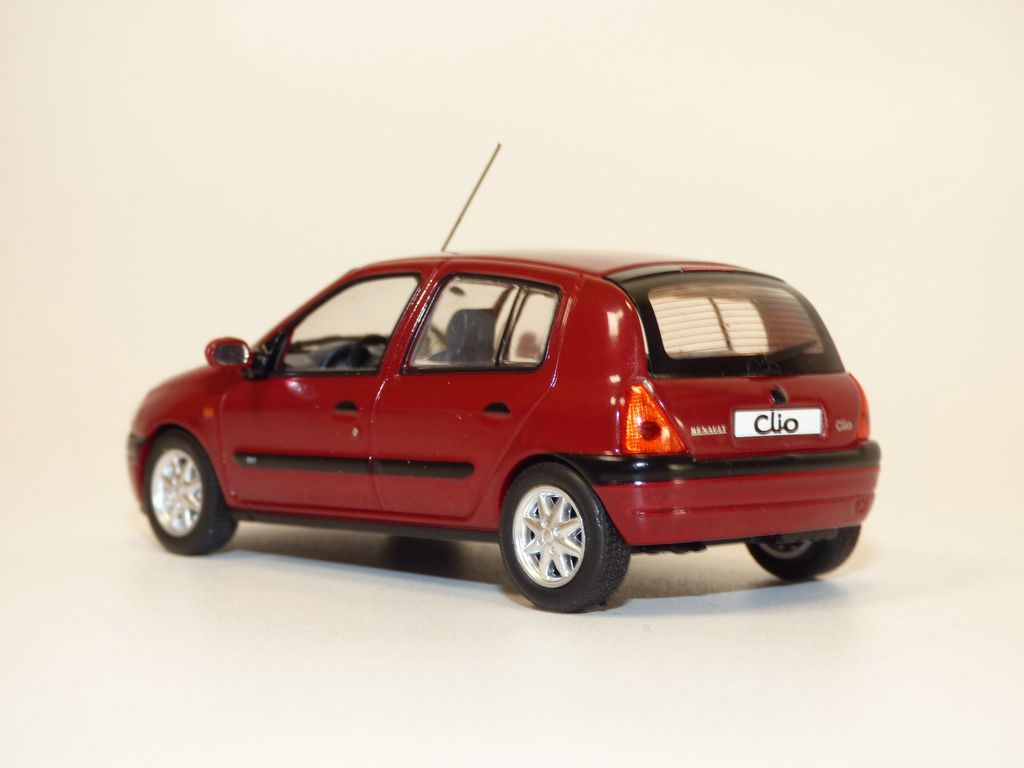 RENAULT CLIO 2 phase 1 4 portes rouge 1/43 EUR 45,90 - PicClick FR