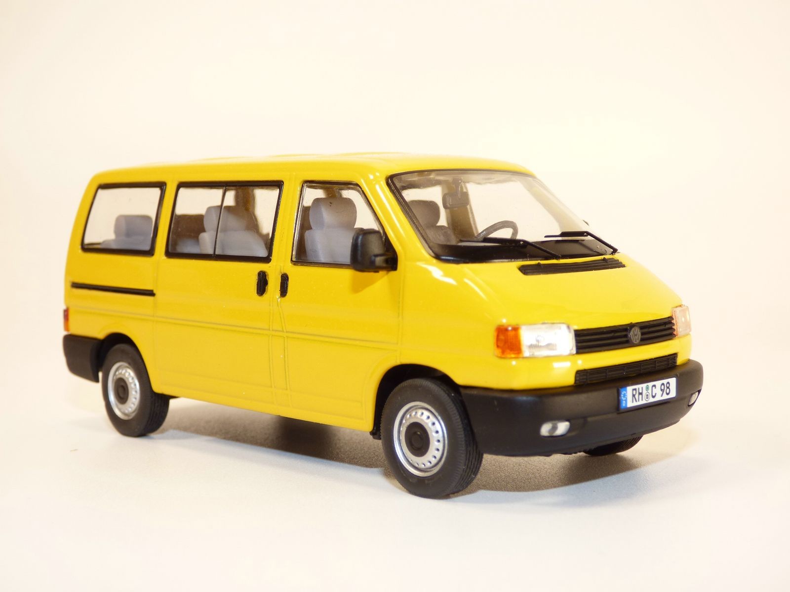VOLKSWAGEN TRANSPORTER T4 BUS CARAVELLE Jaune 1 43 VW 77 51 PicClick volkswagen-transporter-t4-bus-caravelle-jaune-1-43-vw-77-51-picclick
